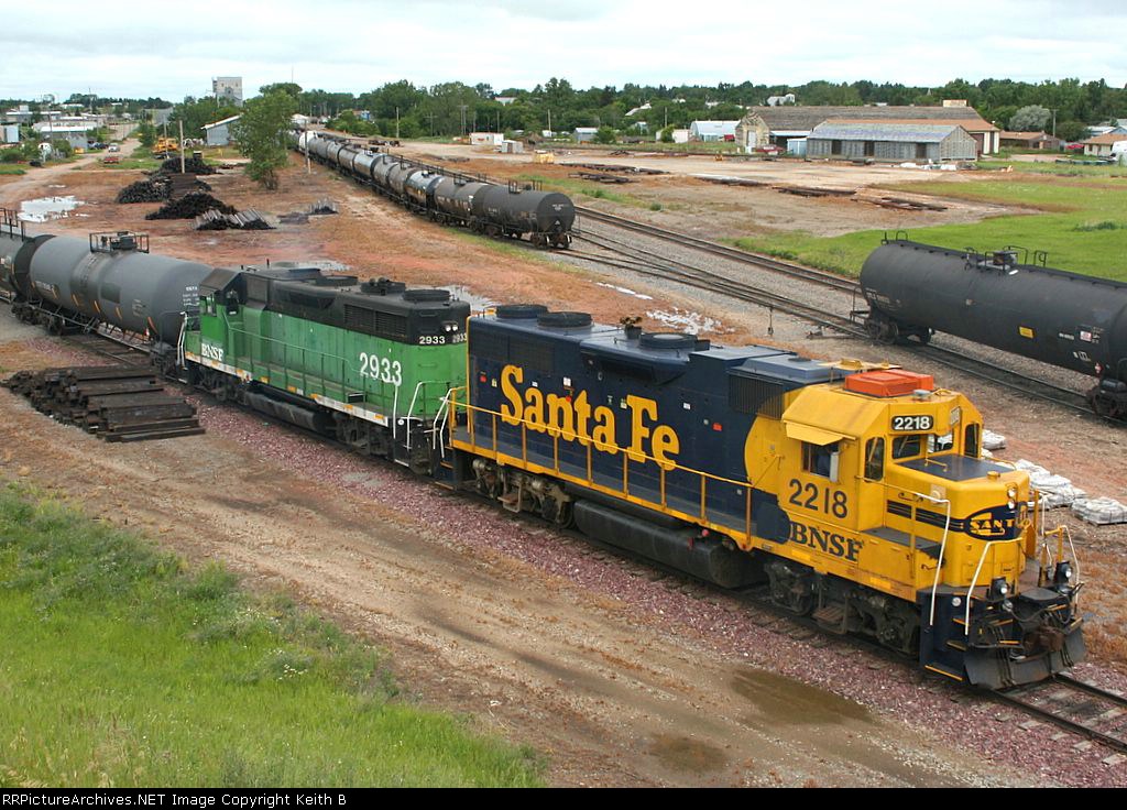 BNSF 2218 and 2933